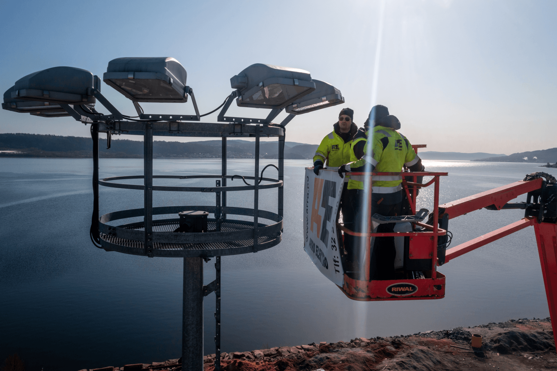 21 nye lyskastere på Drammen Havn - Arro Elektro